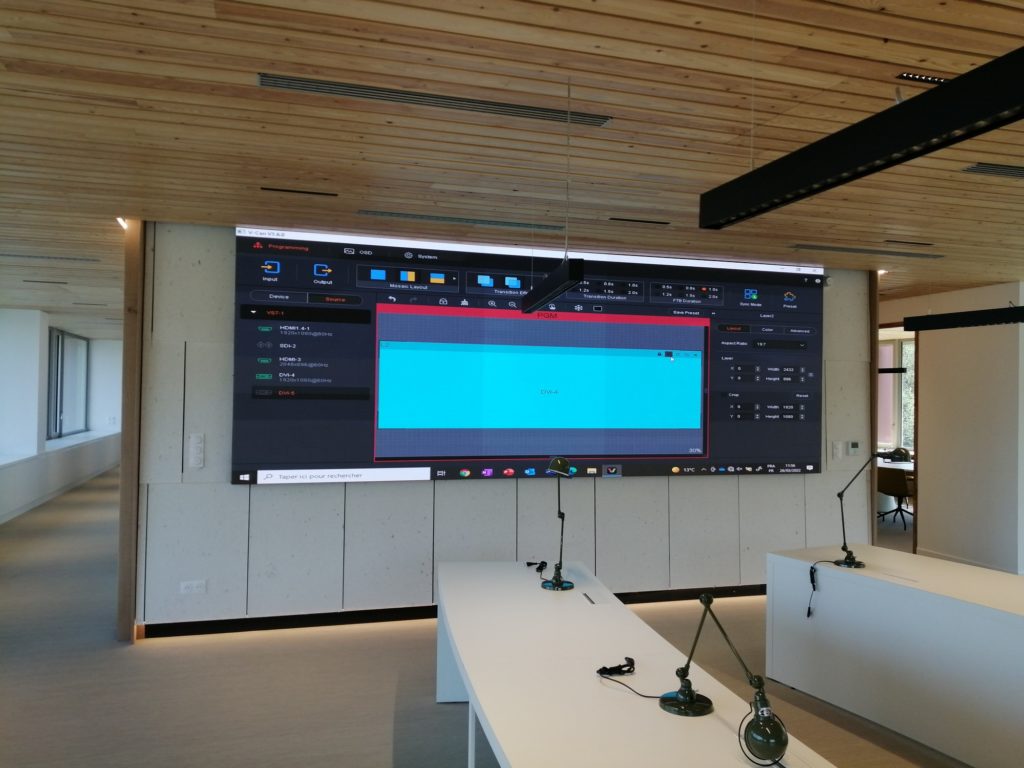 Ecran vidéo surveillance - Ecran de contrôle : Ecran LED salle de ...