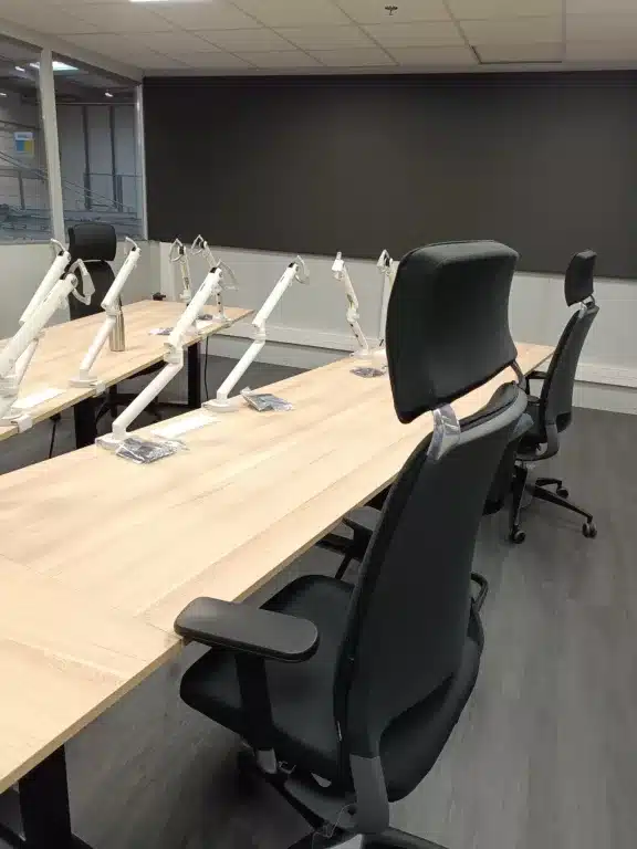 Une salle de supervision équipée d’un mur LED nouvelle génération ...